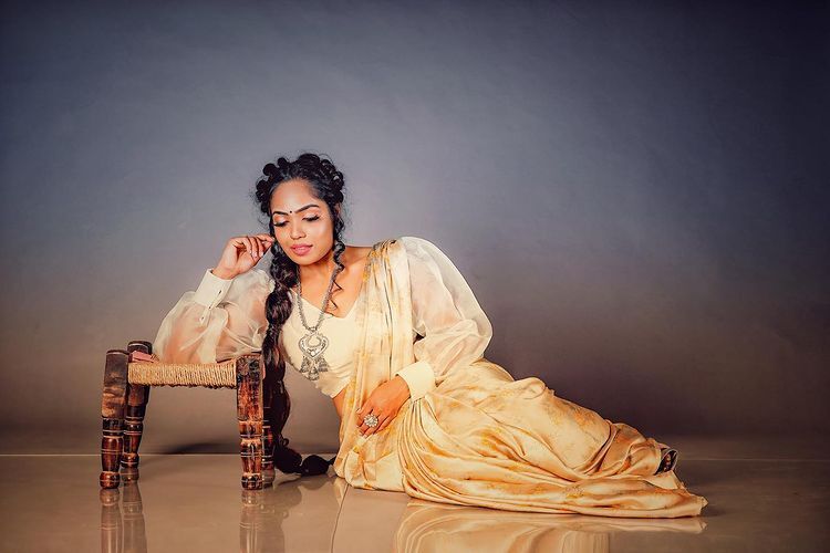 സാദാചാരക്കുരു കുറേ പൊട്ടുമല്ലോ? നിമിഷയുടെ ചിത്രങ്ങള്‍ കണ്ട് സോഷ്യല് ...