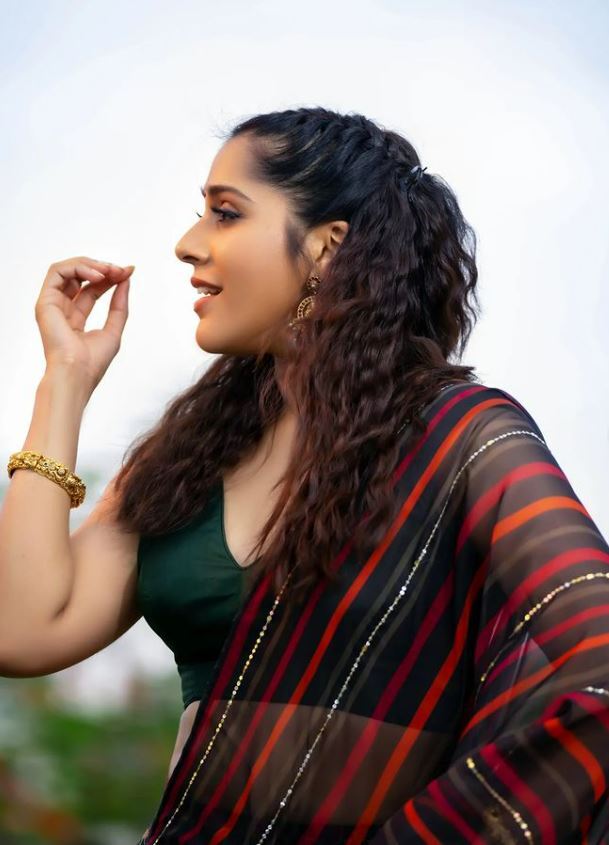 Anchor Rashmi: యాంకర్ రష్మీ అందాల వల.. హాట్ ఫోజులతో తొలిసారి ఇలా ...