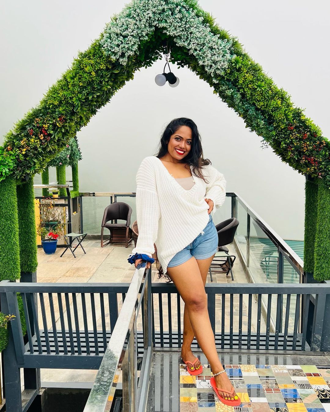 സാദാചാരക്കാര്‍ക്ക് കണ്ടം വഴി ഓടാം! ഹോട്ട് ചിത്രങ്ങളുമായി നിമിഷ | Bigg ...