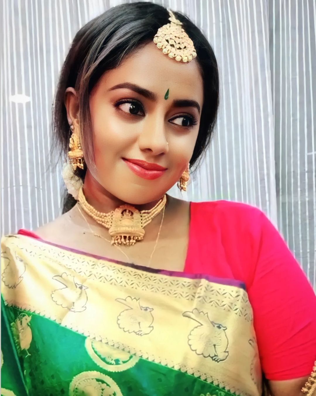 Lookalike Of Veteran Actress Soundarya !! See Pictures Here - Filmibeat
