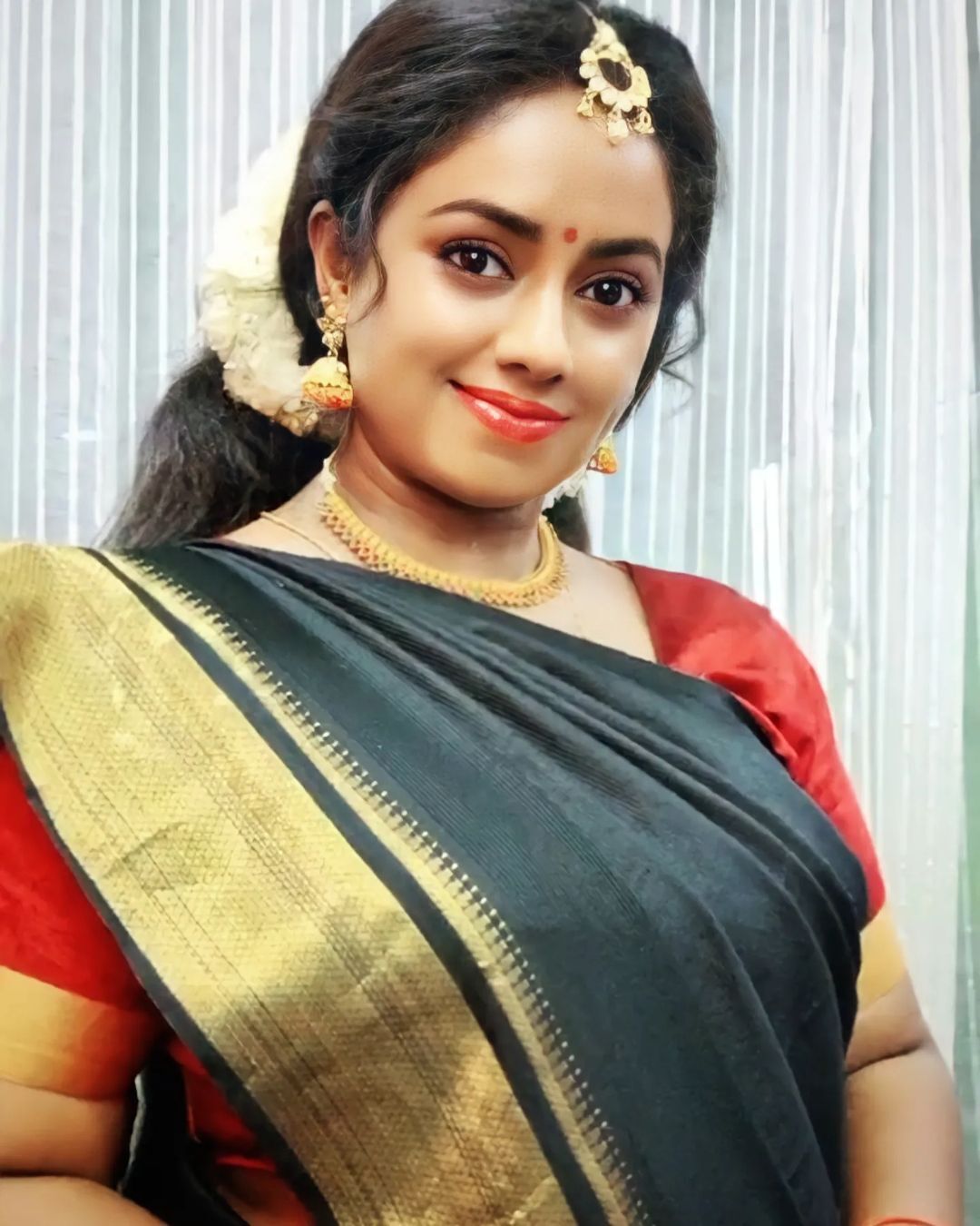 Lookalike Of Veteran Actress Soundarya !! See Pictures Here - Filmibeat