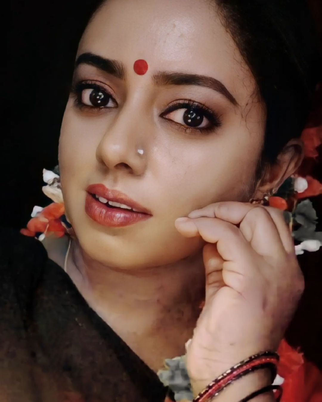 Lookalike Of Veteran Actress Soundarya !! See Pictures Here - Filmibeat