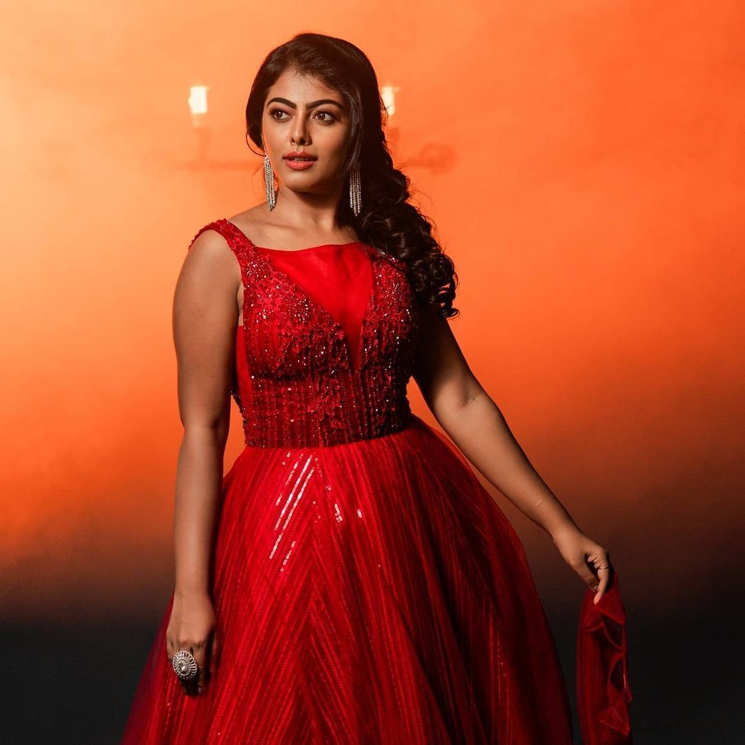 സാരിയിൽ തിളങ്ങി മെറിൻ... ഹാപ്പി സർദാർ നായികയുടെ പുതിയ ലുക്കിന് പിന്നി ...