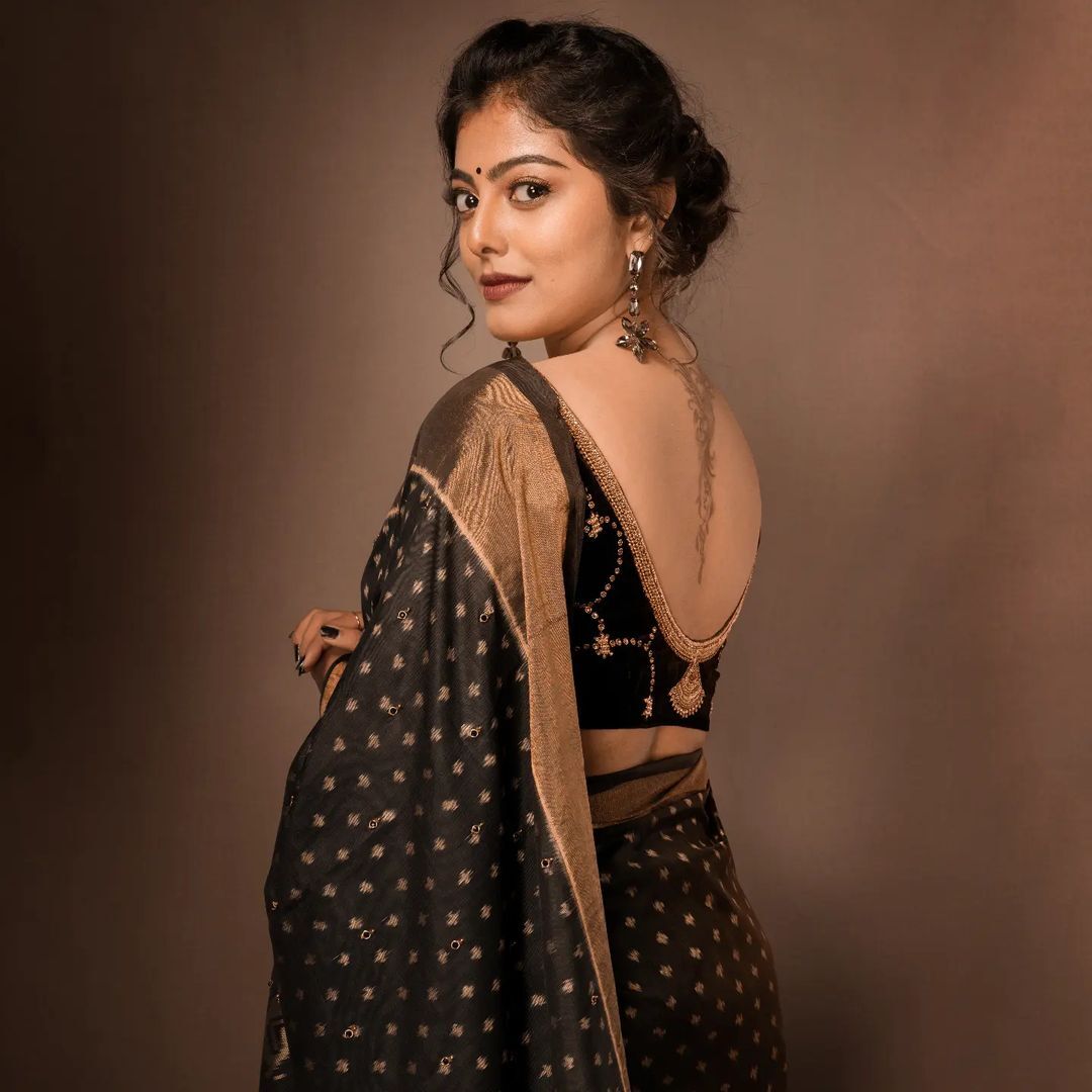 സാരിയിൽ തിളങ്ങി മെറിൻ... ഹാപ്പി സർദാർ നായികയുടെ പുതിയ ലുക്കിന് പിന്നിൽ എന്ത്? | Mollywood ...