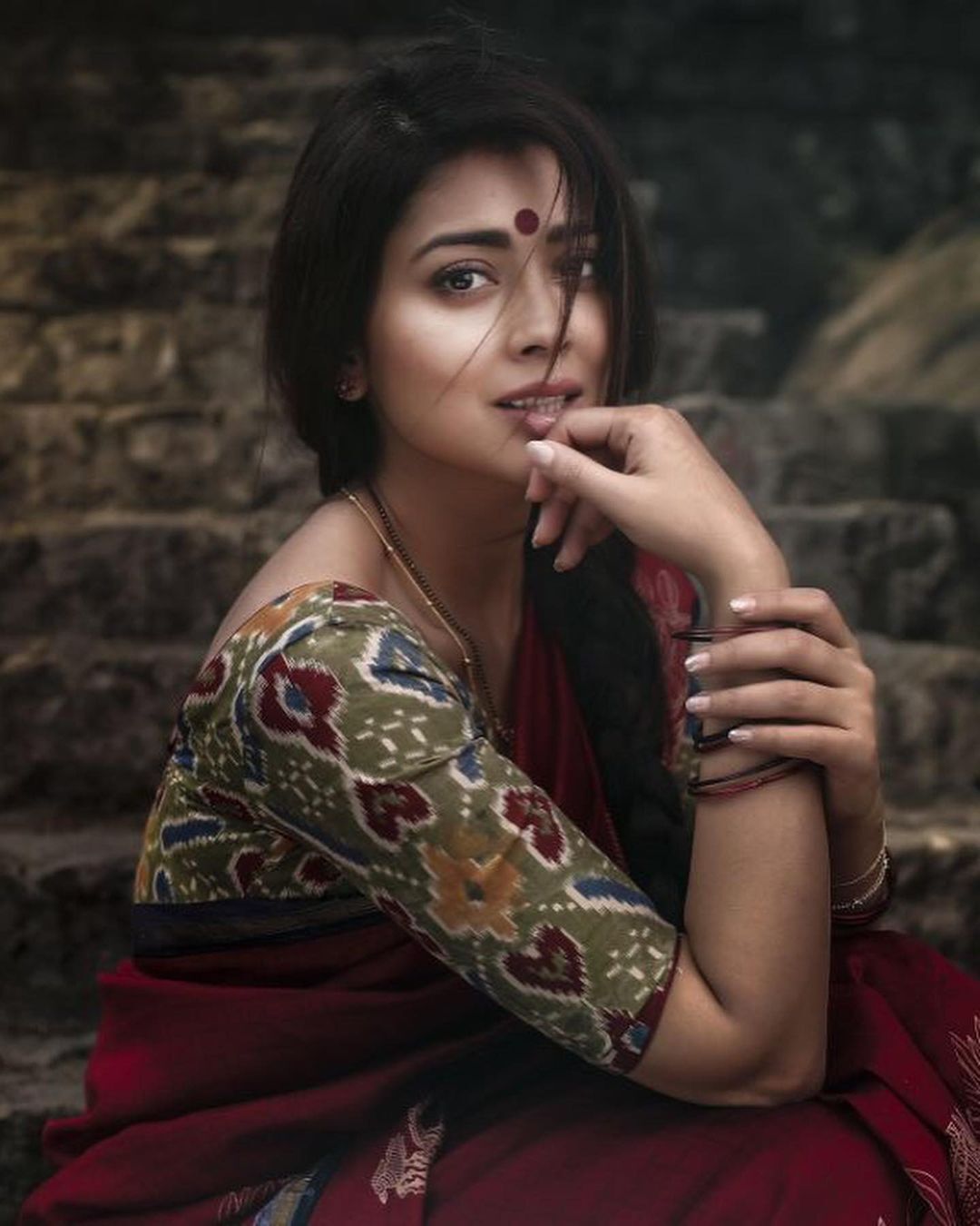 എന്തൊരു സുന്ദരിയാണ്, സാരി ഉടുത്ത് സുന്ദരിയായി ശ്രിയ ശരൺ, ചിത്രങ്ങ ...