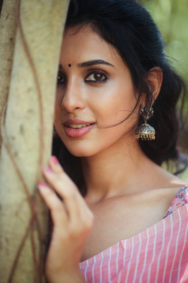 புடவையிலும் நாங்க கலக்குவோம்ல.. சவால் விடும் மன்மதலீலை நாயகி! | Riya ...