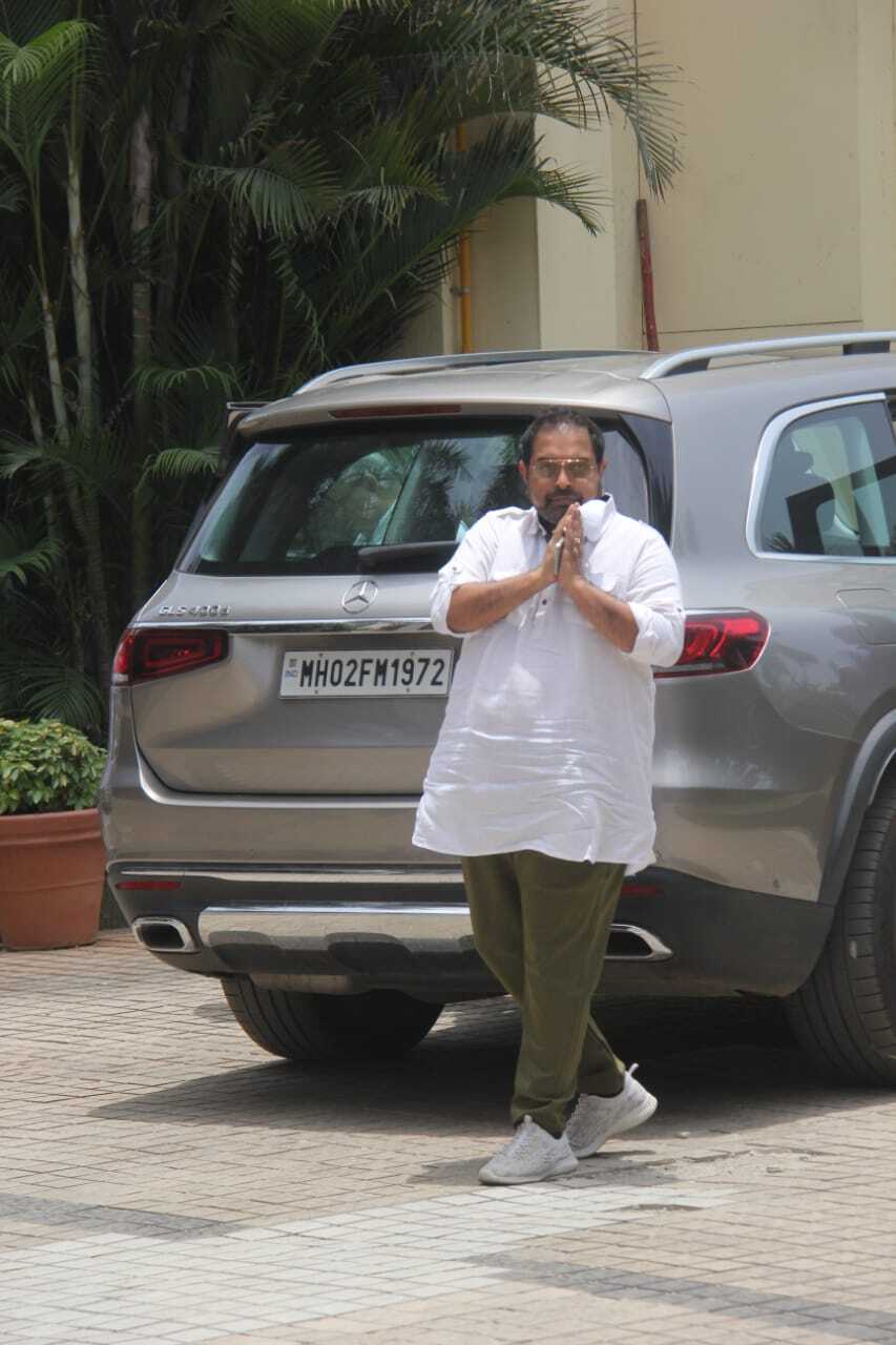 Singer KK Funeral: Bollywood Celebrities Arrive To Pay Their Last ...