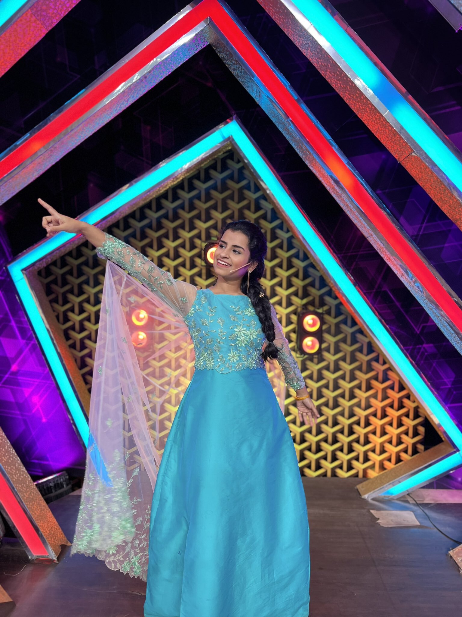 வாராவாரம் வித்தியாசமான கெட்டப்.. ரசிகர்களை கவரும் கோமாளி ஷிவாங்கி ...