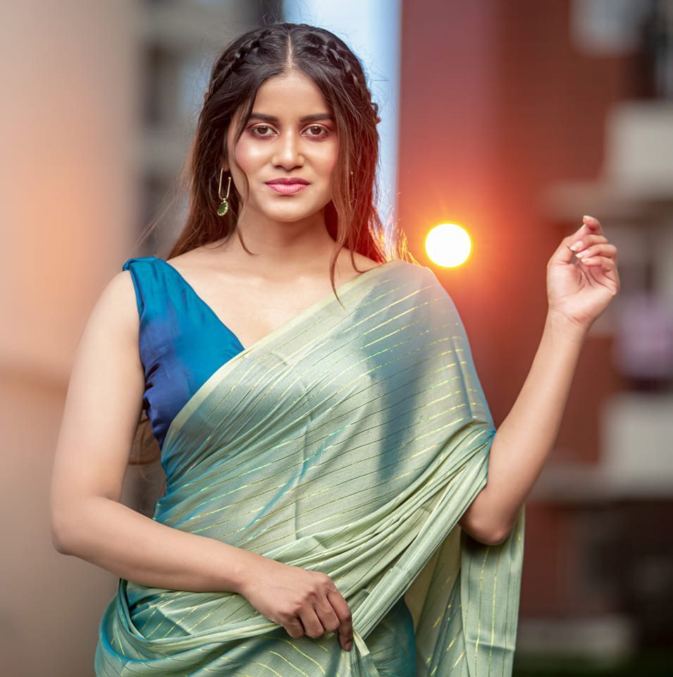 Aadhirai Soundararajan Photos: Find Latest HD Images, Pictures, Stills ...