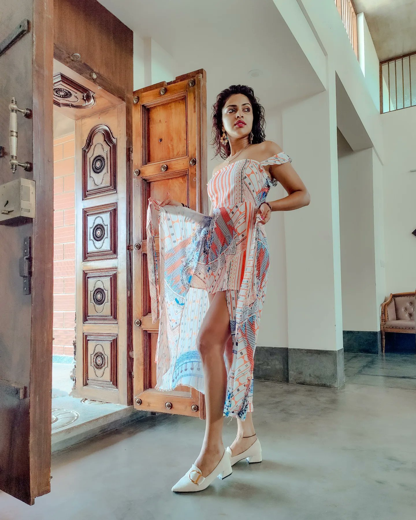 என்ன போஸ் கொடுத்தாலும் நோ யூஸ்... பட வாய்ப்பு வரலையே..வருத்தத்தில் அமலா ...