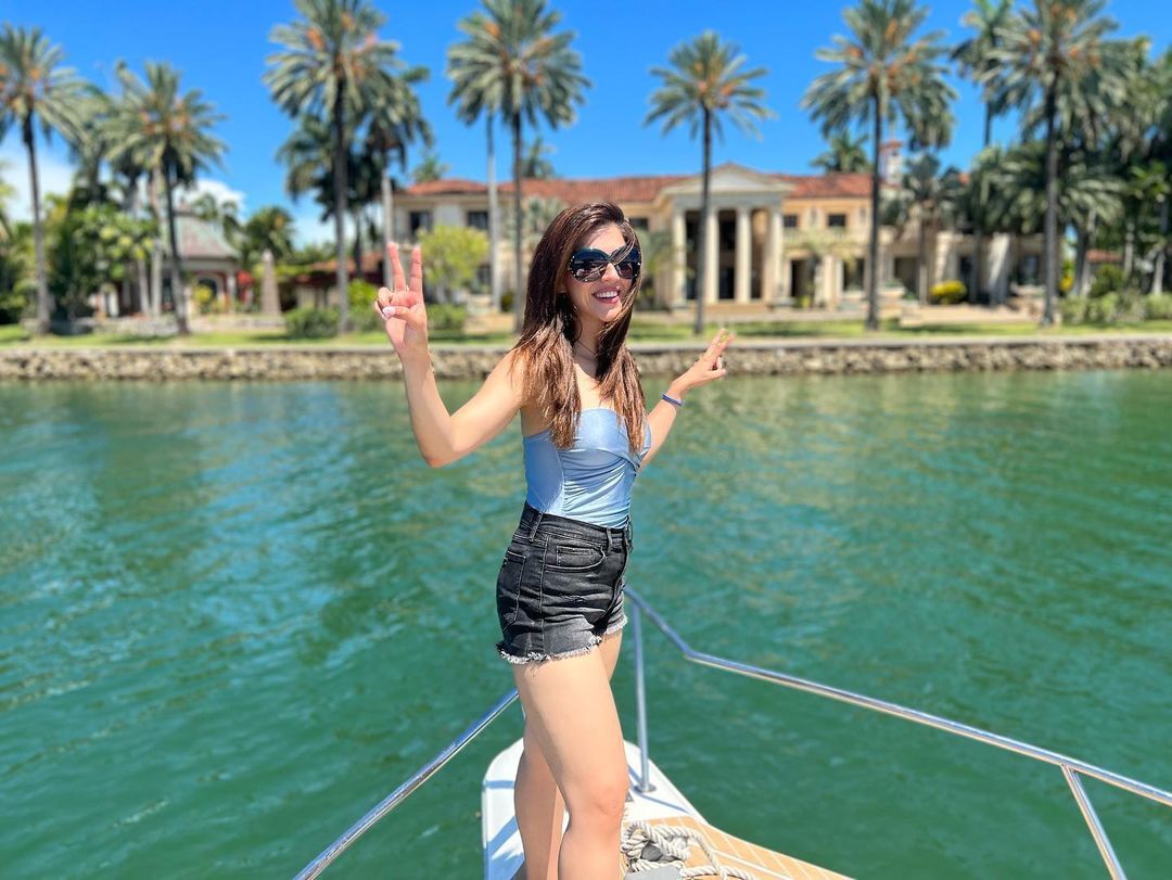 Actress Mehreen Pirzada Vacation Photos - Filmibeat