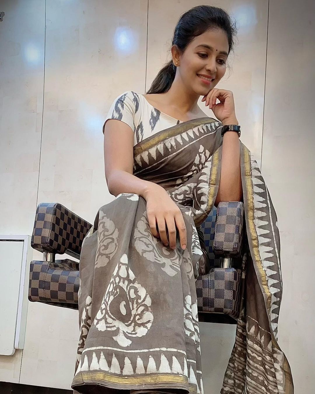 ரூட்டை மாற்றிய அஞ்சலி.. இதுகூட நல்லாதான் இருக்கு! | Anjali's New ...