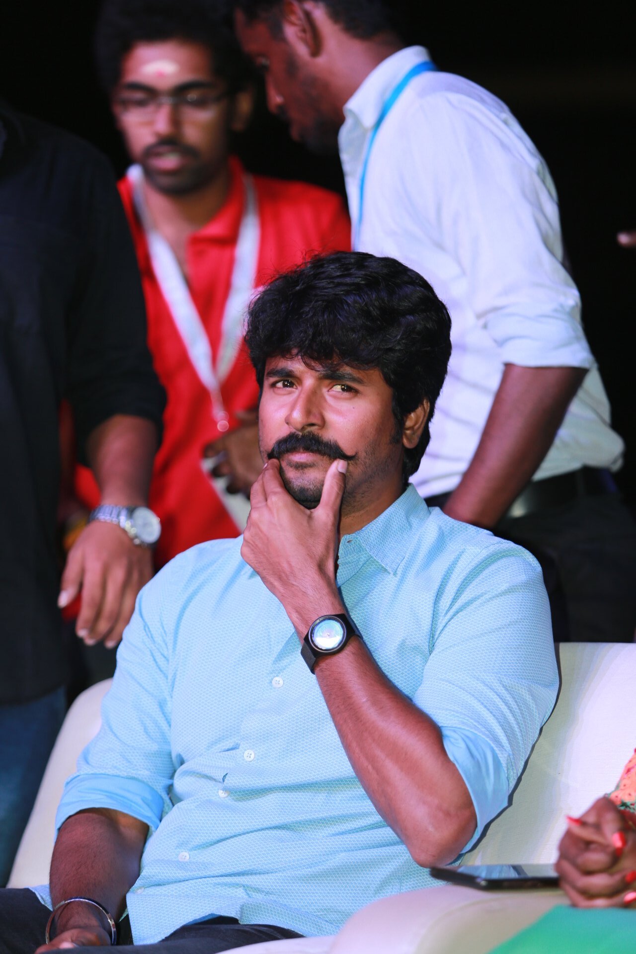 ப்பா.. என்ன க்யூட்.. பிரின்ஸ் சிவகார்த்திகேயனின் புதிய லுக் ...