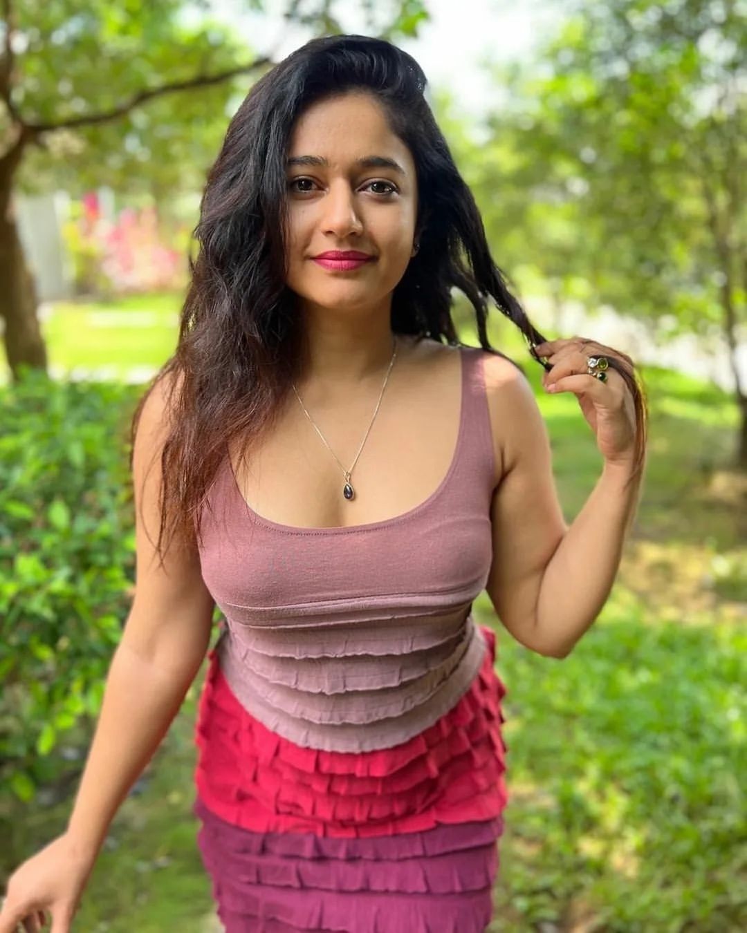 பிகினியில் பூனம் பஜ்வா..தெறிக்கும் ரசிகர்களின் கமெண்ட்ஸ்! | Actress Poonam Bajwa Swimsuit Photos ...