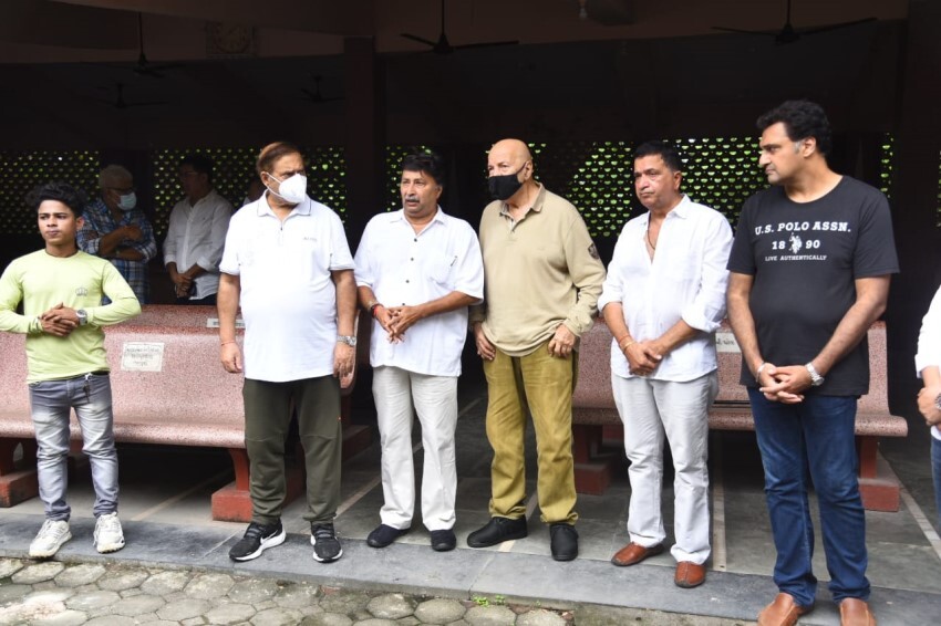 Funeral of filmmaker Saawan Kumar Tak - Filmibeat