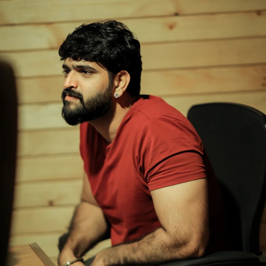Kannada Bigg Boss Contestant Roopesh Shetty Latest Photos - Filmibeat