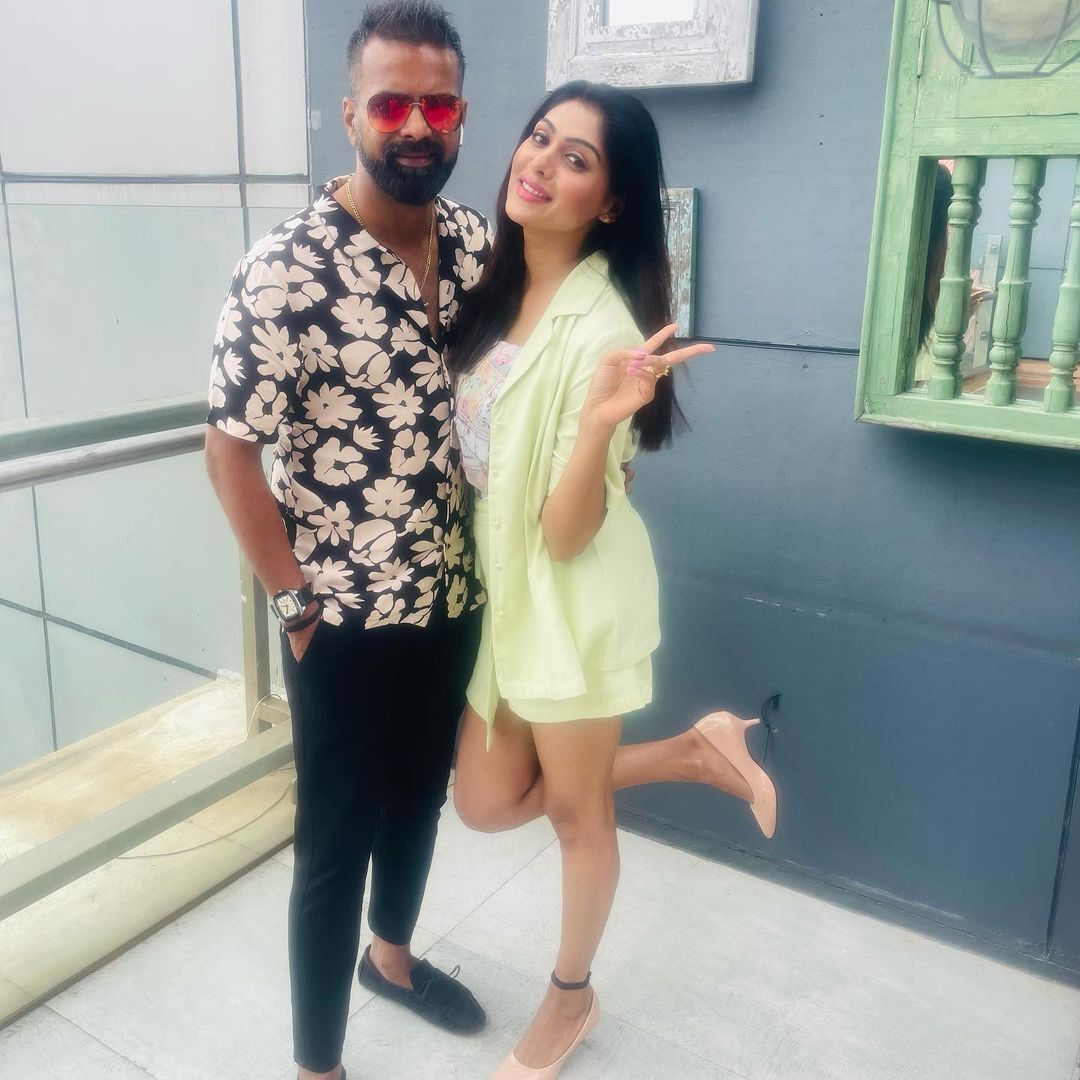 Kannada Gicha Gilli Gilli Fame Aiyappa Neravanda and his Wife Anu ...