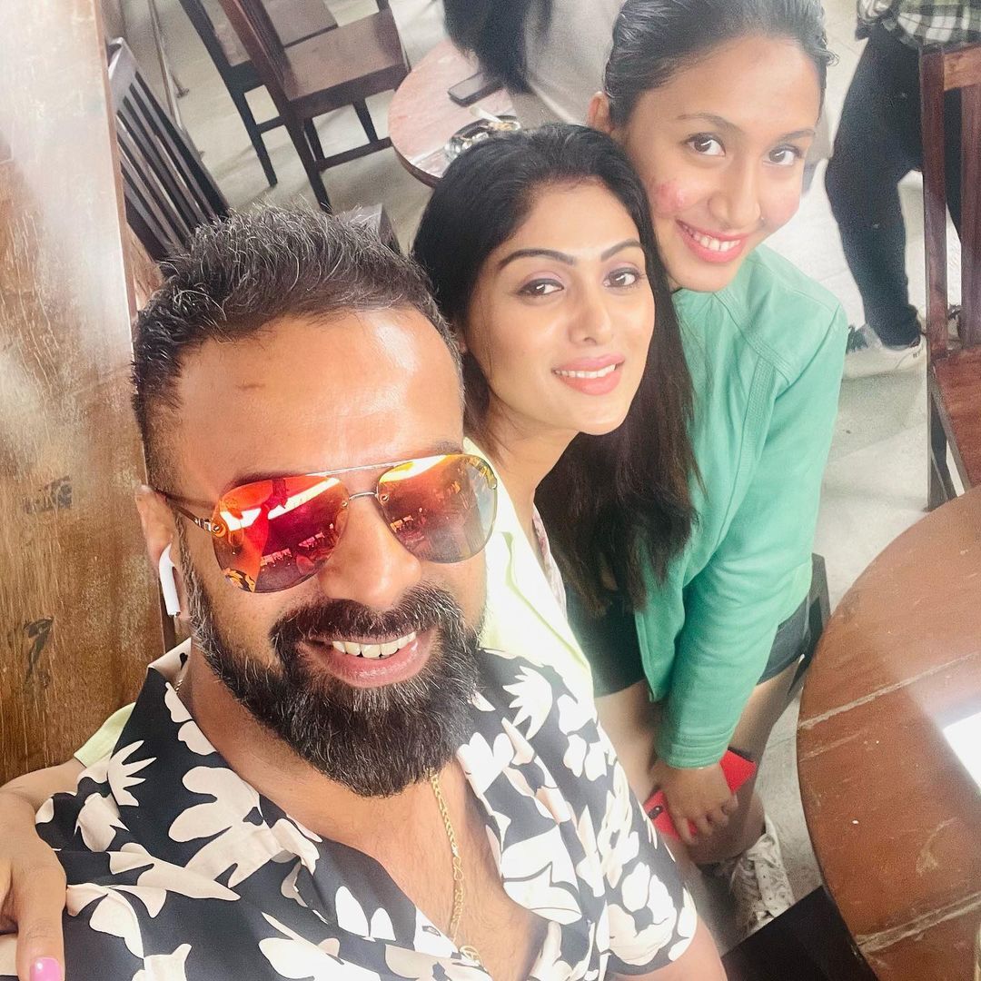 Kannada Gicha Gilli Gilli Fame Aiyappa Neravanda and his Wife Anu ...