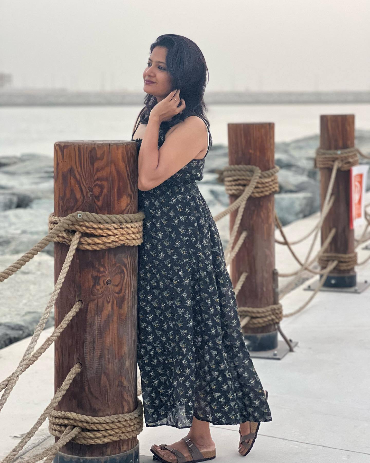 ப்பா.. எவ்ளோ அழகா இருக்காரு மோனிஷா நெல்சன்.. பாரீஸில் தனியா பிக்னிக் ...