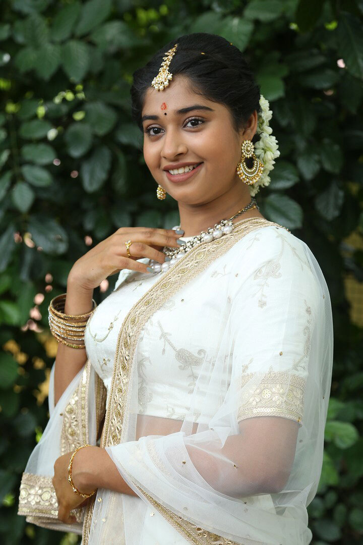 Shrasti Verma Photos: Find Latest HD Images, Pictures, Stills & Pics ...