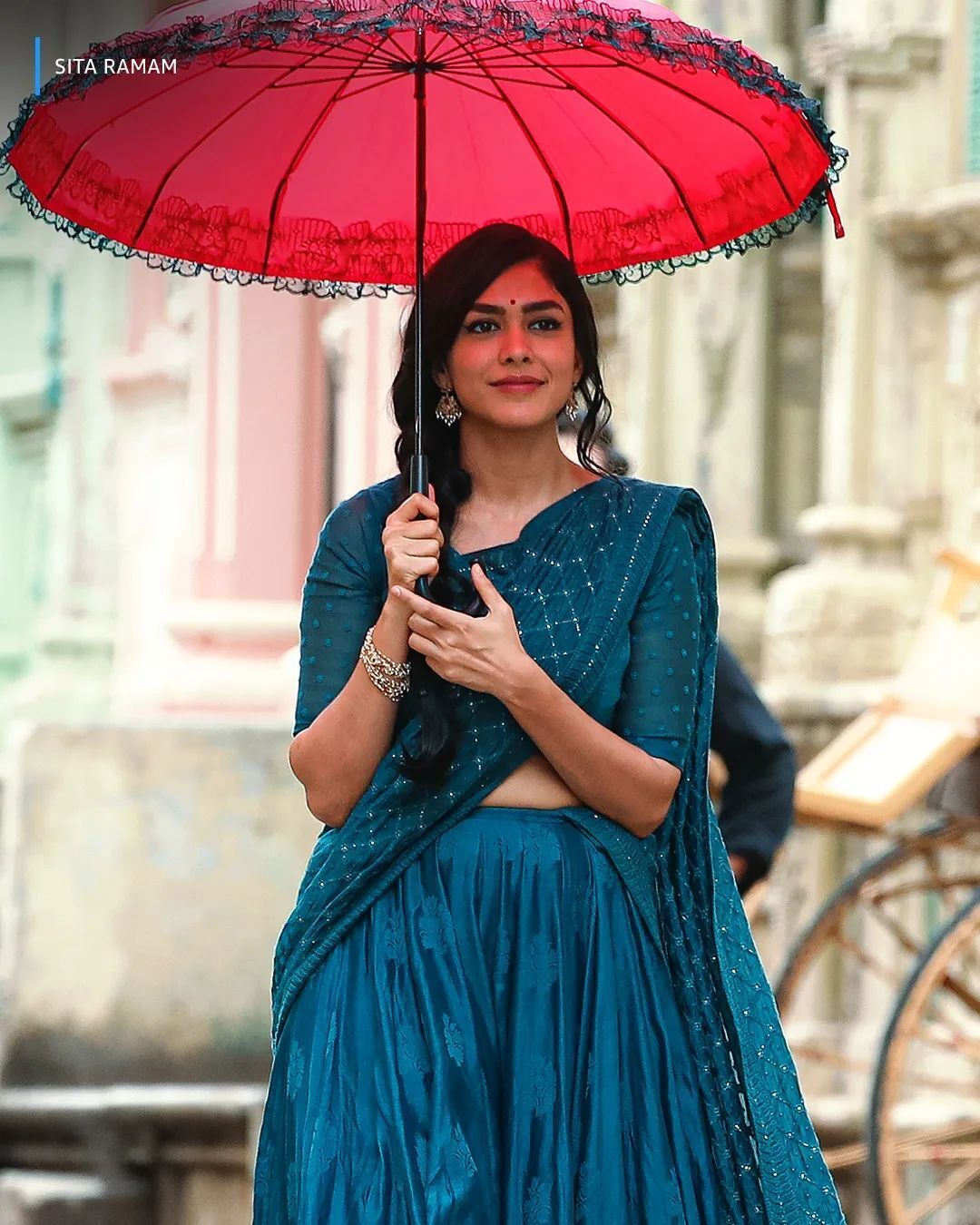 ಮರಾಠಿ ಬೆಡಗಿ ಮೃಣಾಲ್ ಠಾಕೂರ್ ಗ್ಲಾಮರಸ್ ಚಿತ್ರಗಳು | Actress Mrunal Thakur ...