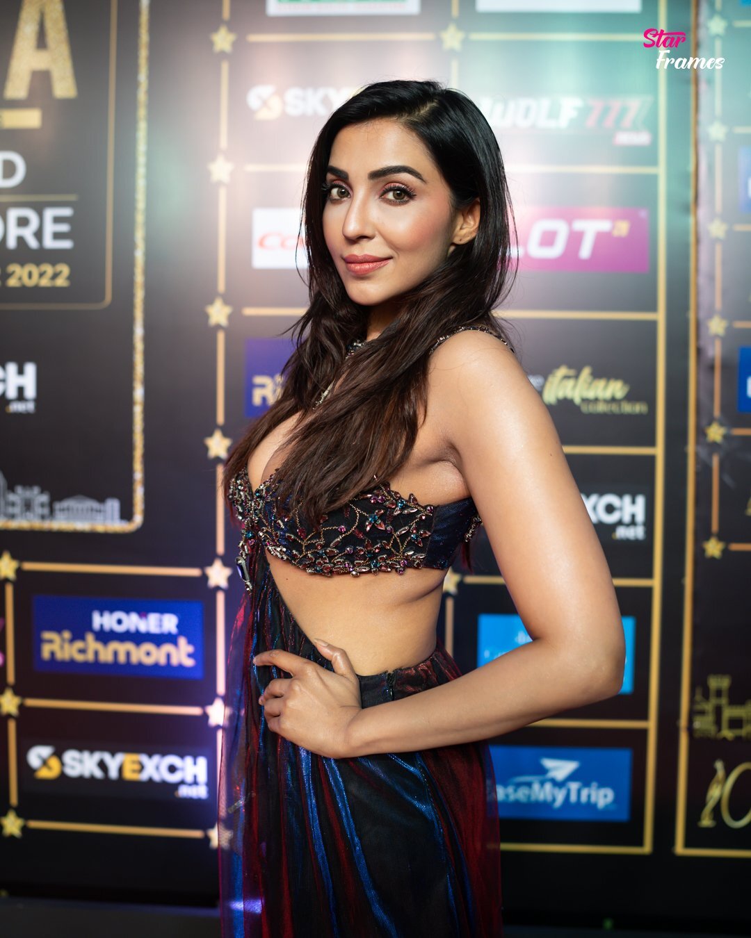 நாளுக்கு நாள் கிளாமரை ஏற்றி ரசிகர்களை இம்சை செய்யும் பார்வதி நாயர்.. என்னதான் திட்டம்னு ...