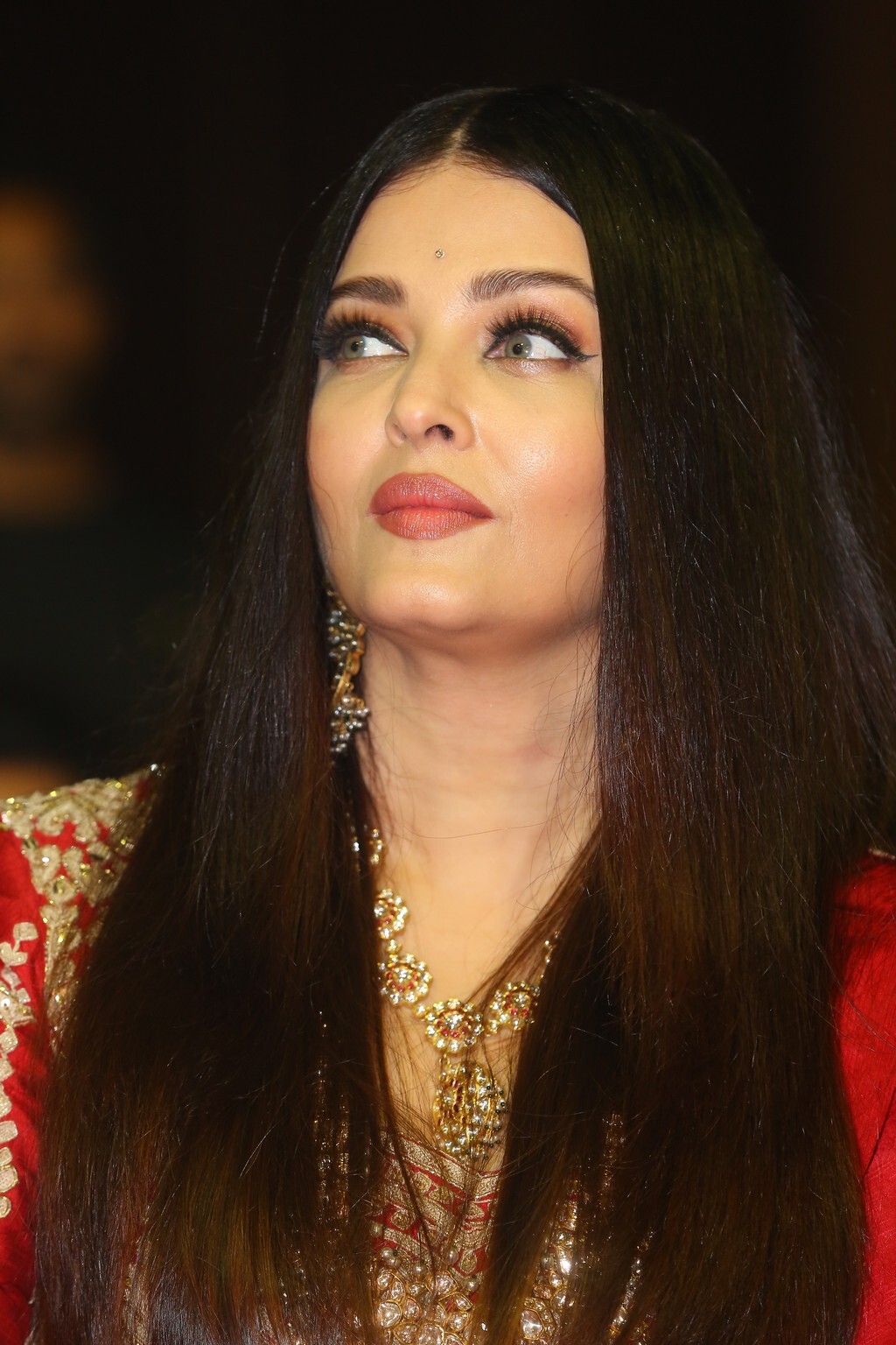 Aishwarya Rai Bachchan దేవకన్యలా మెరిసిన ఐశ్వర్యరాయ్.. పొన్నియెన్ ...