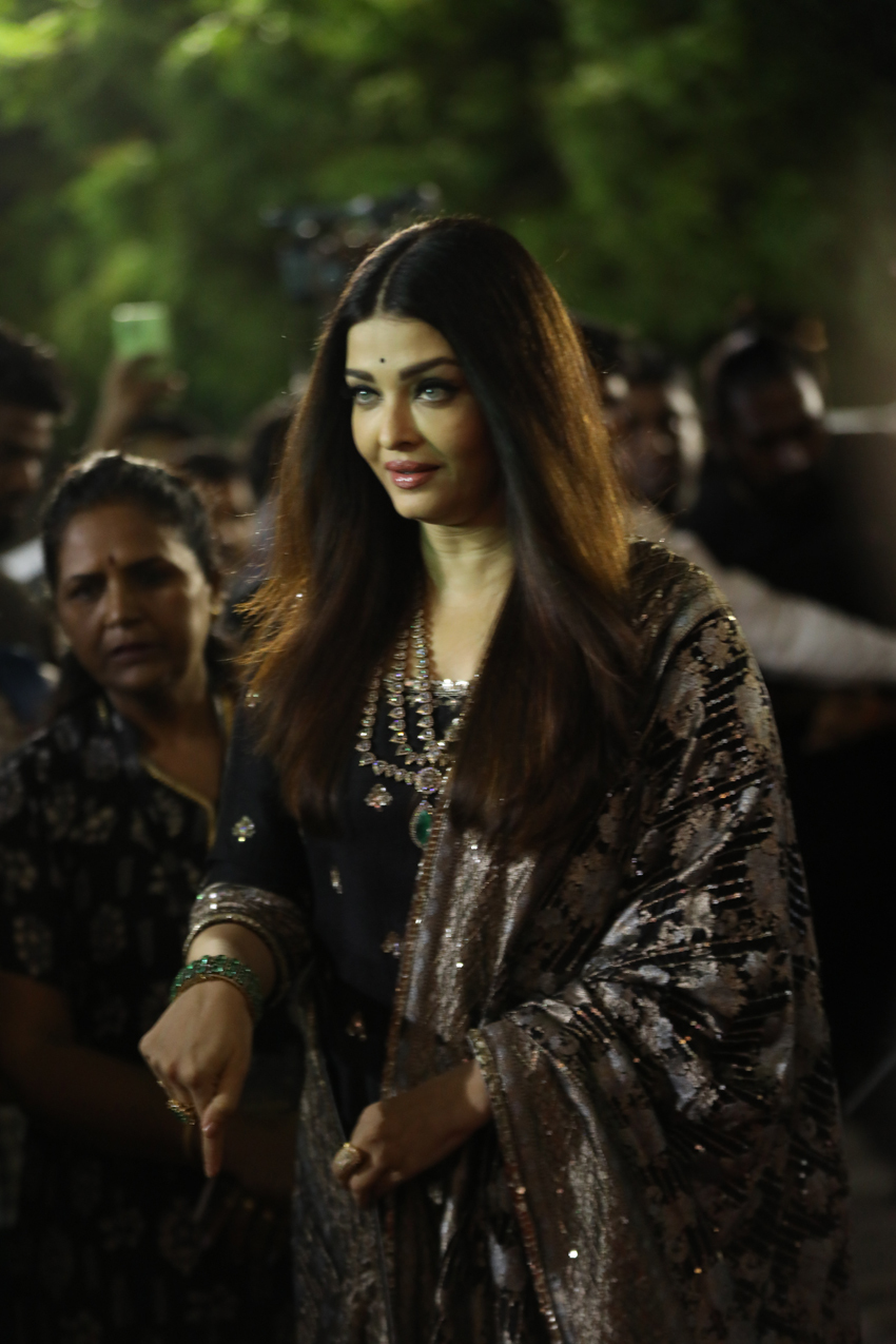 Aishwarya Rai Bachchan Looks Stunning At Ponniyin Selvan Trailer Launch - Filmibeat
