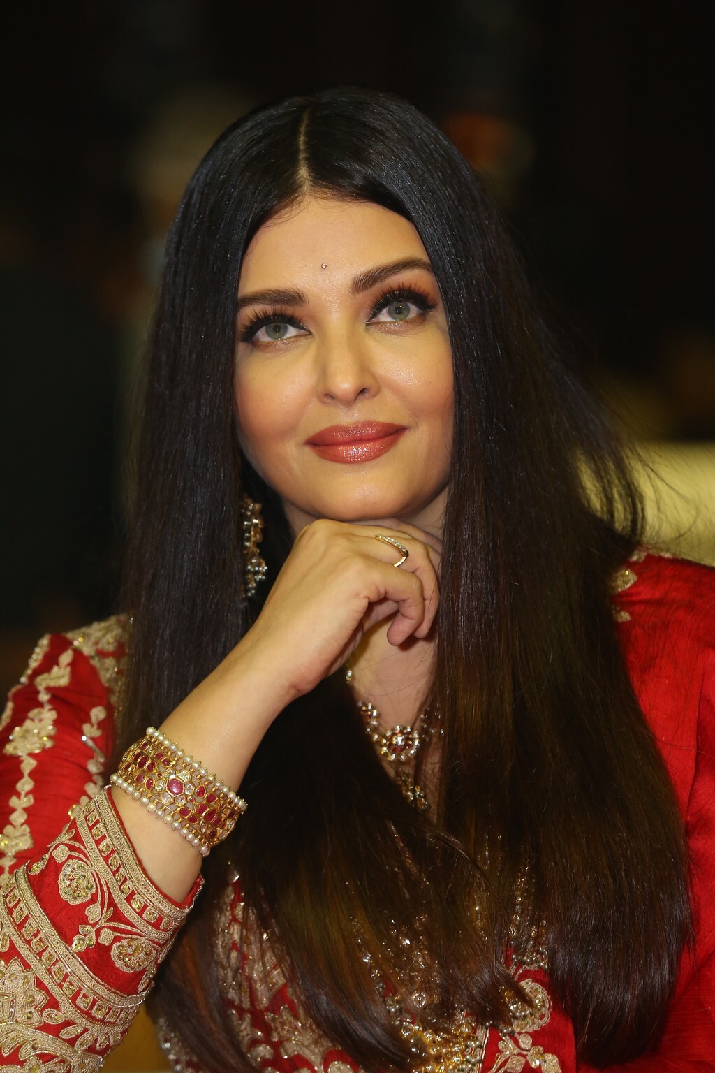 Aishwarya Rai Bachchan Looks Stunning At PS-1 Pre Release Event - Filmibeat