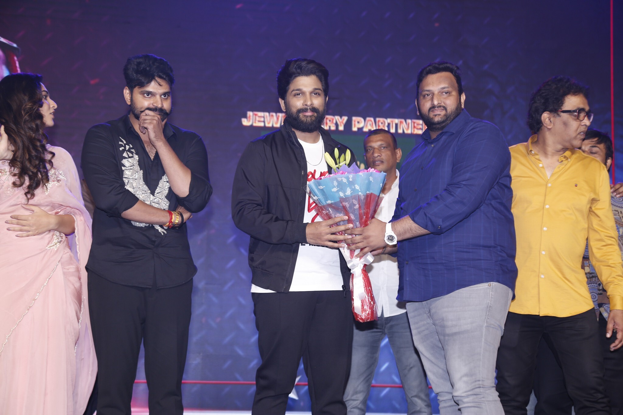 Alluri Pre Release Event శ్రీవిష్ణు కోసం ఐకాన్ స్టార్.. గ్రాండ్‌గా ...
