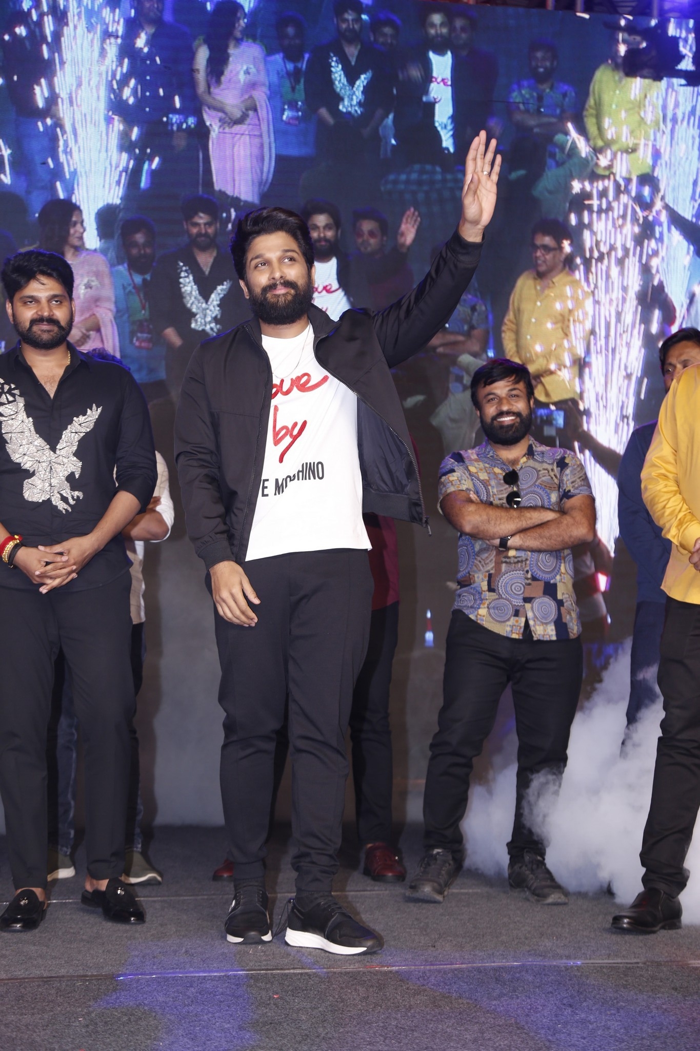 Alluri Pre Release Event శ్రీవిష్ణు కోసం ఐకాన్ స్టార్.. గ్రాండ్‌గా ...