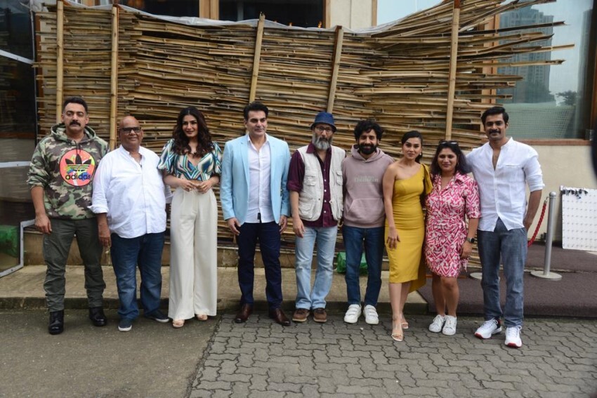 Arbaaz Khan, Raveena Tandon and starcast of film 'Patna Shukla' snapped ...