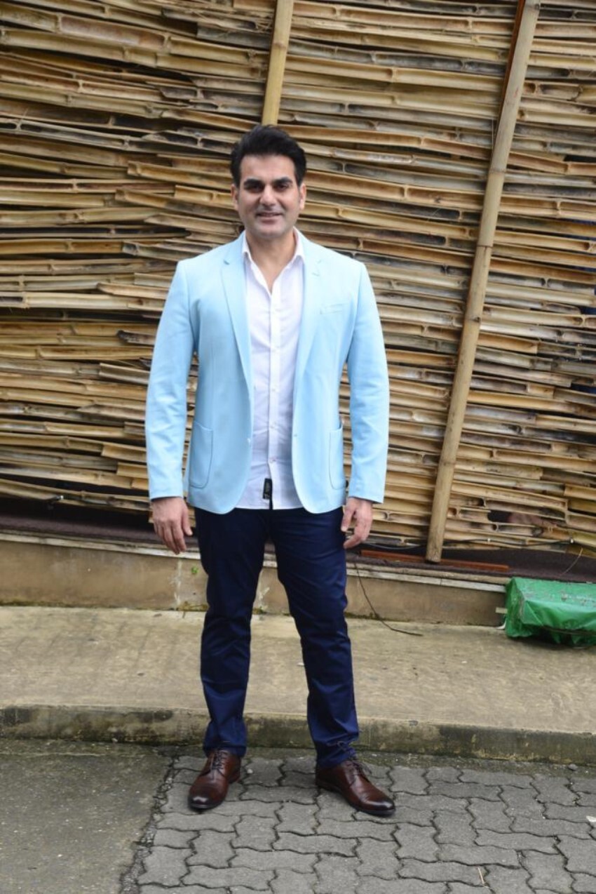 Arbaaz Khan, Raveena Tandon and starcast of film 'Patna Shukla' snapped ...