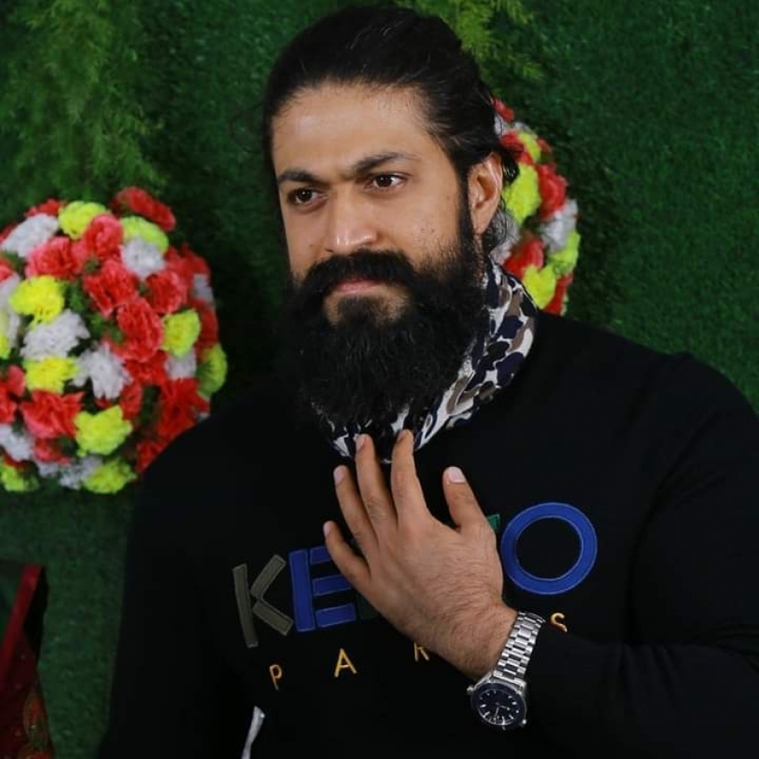 KGF Actor Yash Beard Look Trending And Viral See The Latest Yash Photo ...
