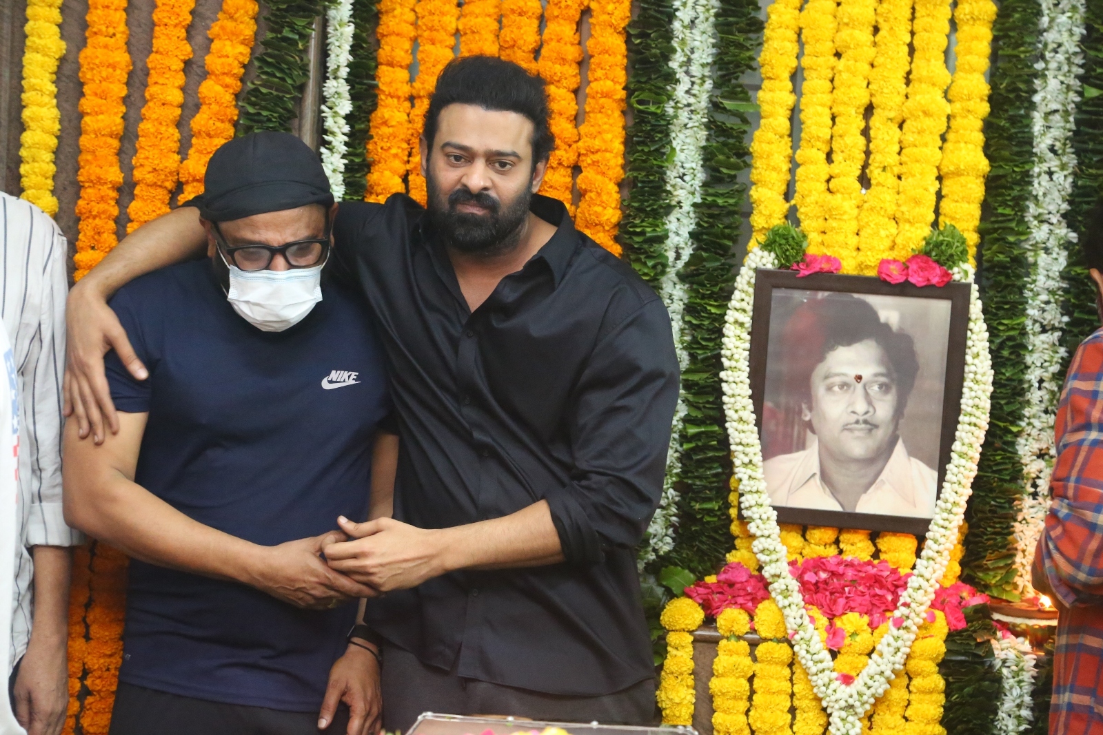 Krishnam Raju No More శోక సంద్రంలో సినీ పరిశ్రమ.. రెబల్ స్టార్‌కు ...