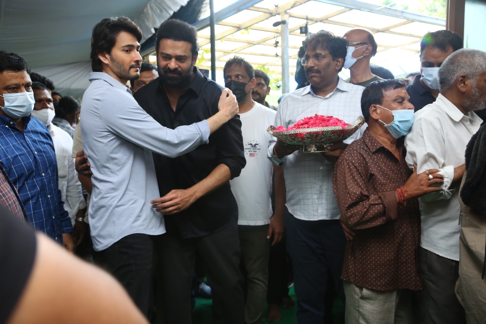 Krishnam Raju No More శోక సంద్రంలో సినీ పరిశ్రమ.. రెబల్ స్టార్‌కు ...