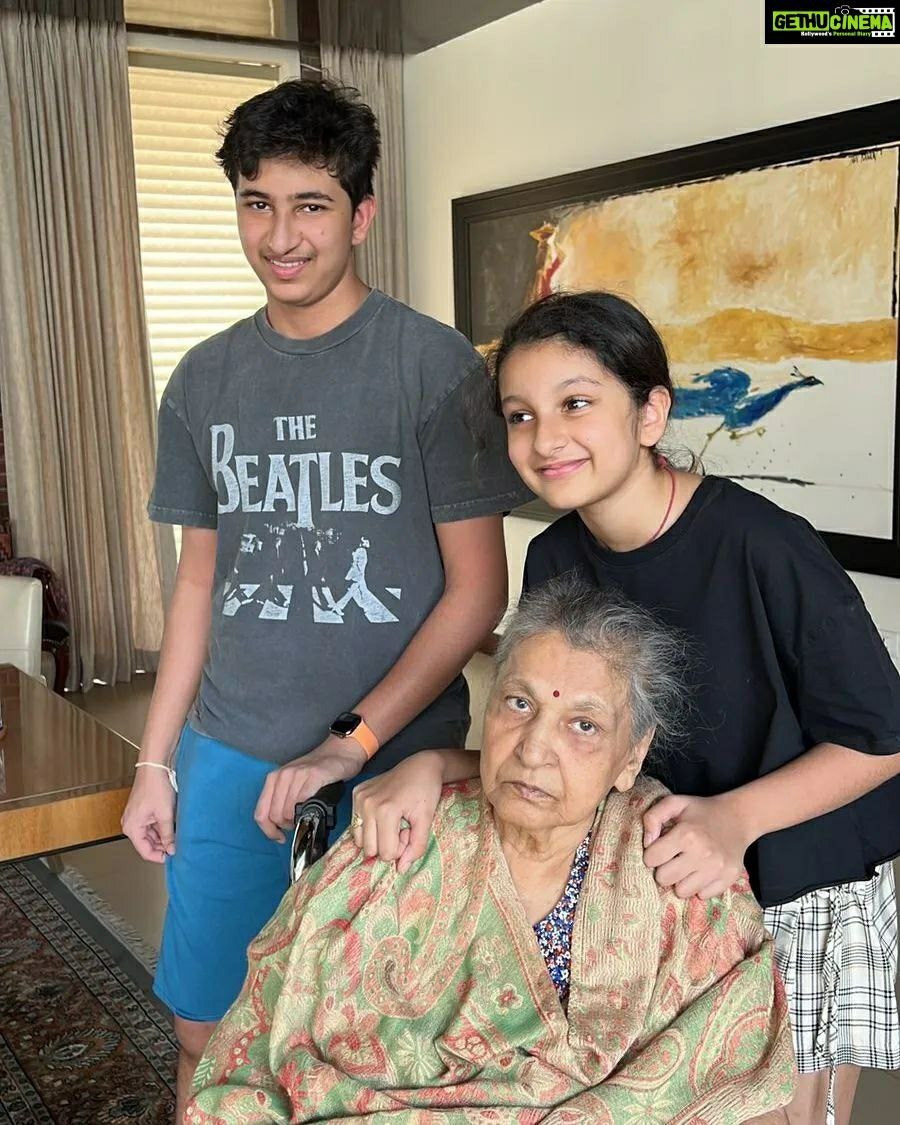 Mahesh Babu Mother ఇందిరా దేవి రేర్ ఫ్యామిలీ ఫొటోస్.. ఎమోషనల్ బాండింగ్ ...