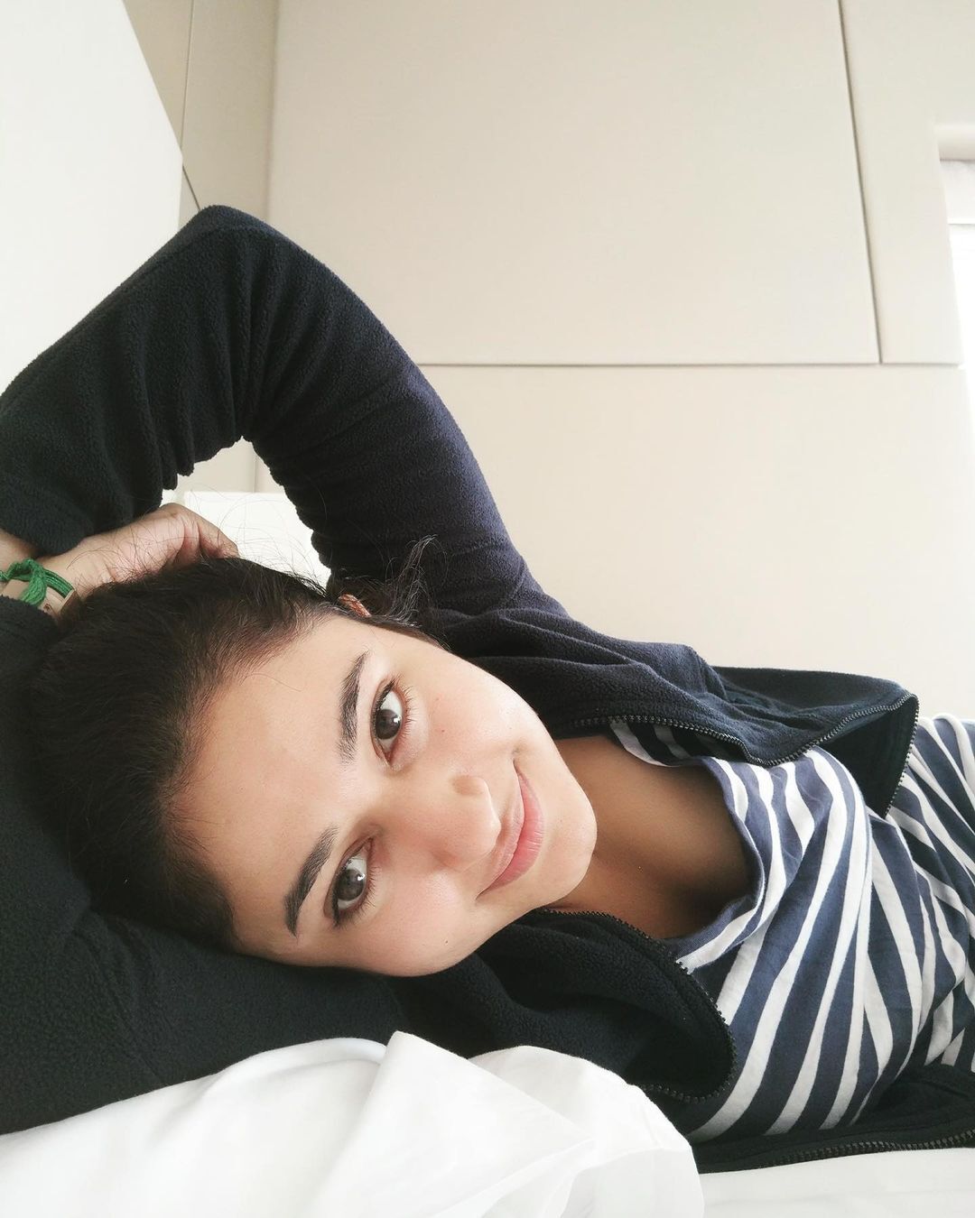 கவர்ச்சிமழையில் தினந்தோறும் ரசிகர்களை நனைய வைக்கும் பூனம் பாஜ்வா ...