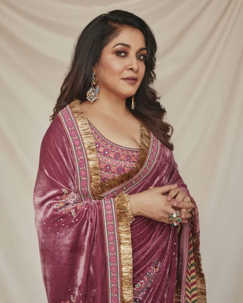 Ramya Krishnan: రమ్యకృష్ణ లేటెస్ట్ ఫొటోలు వైరల్.. చెక్కు చెదరని అందంతో ...