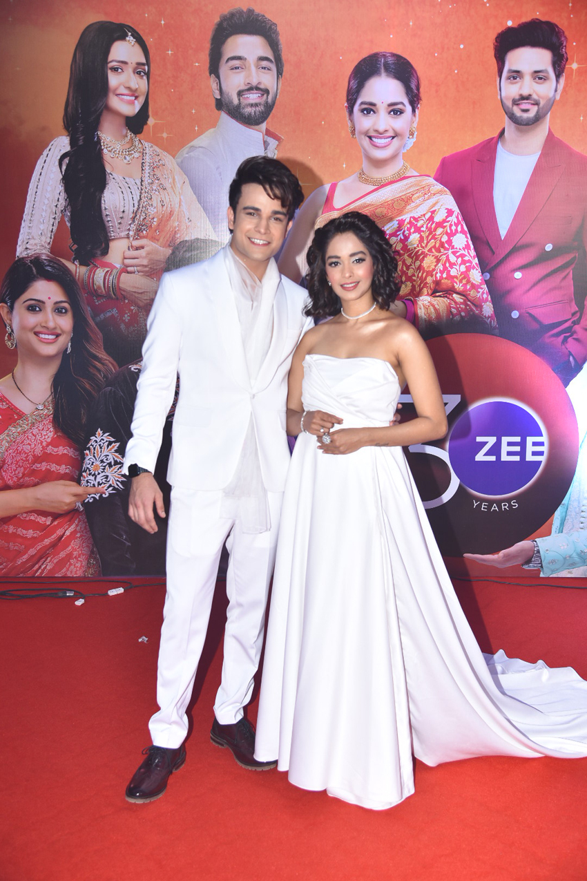 Zee Rishtey Awards 2022 Photos - Filmibeat