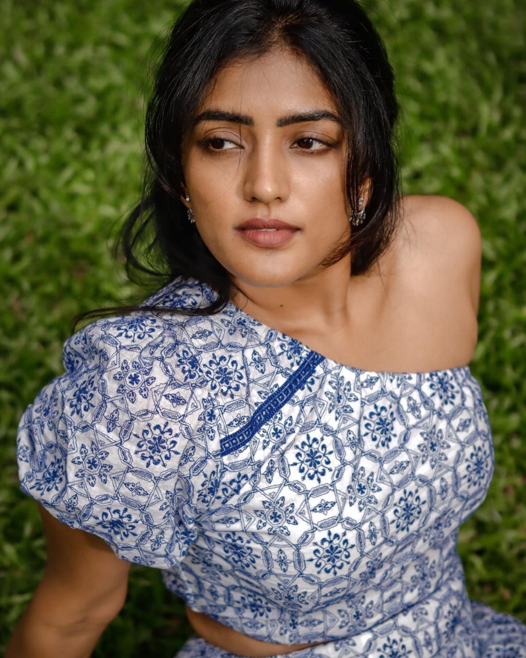 கலக்கல் புடவையில் ரசிகர்களை காந்தமாய் ஈர்த்த ஈஷா ரெப்பா.. சூப்பரப்பு ...