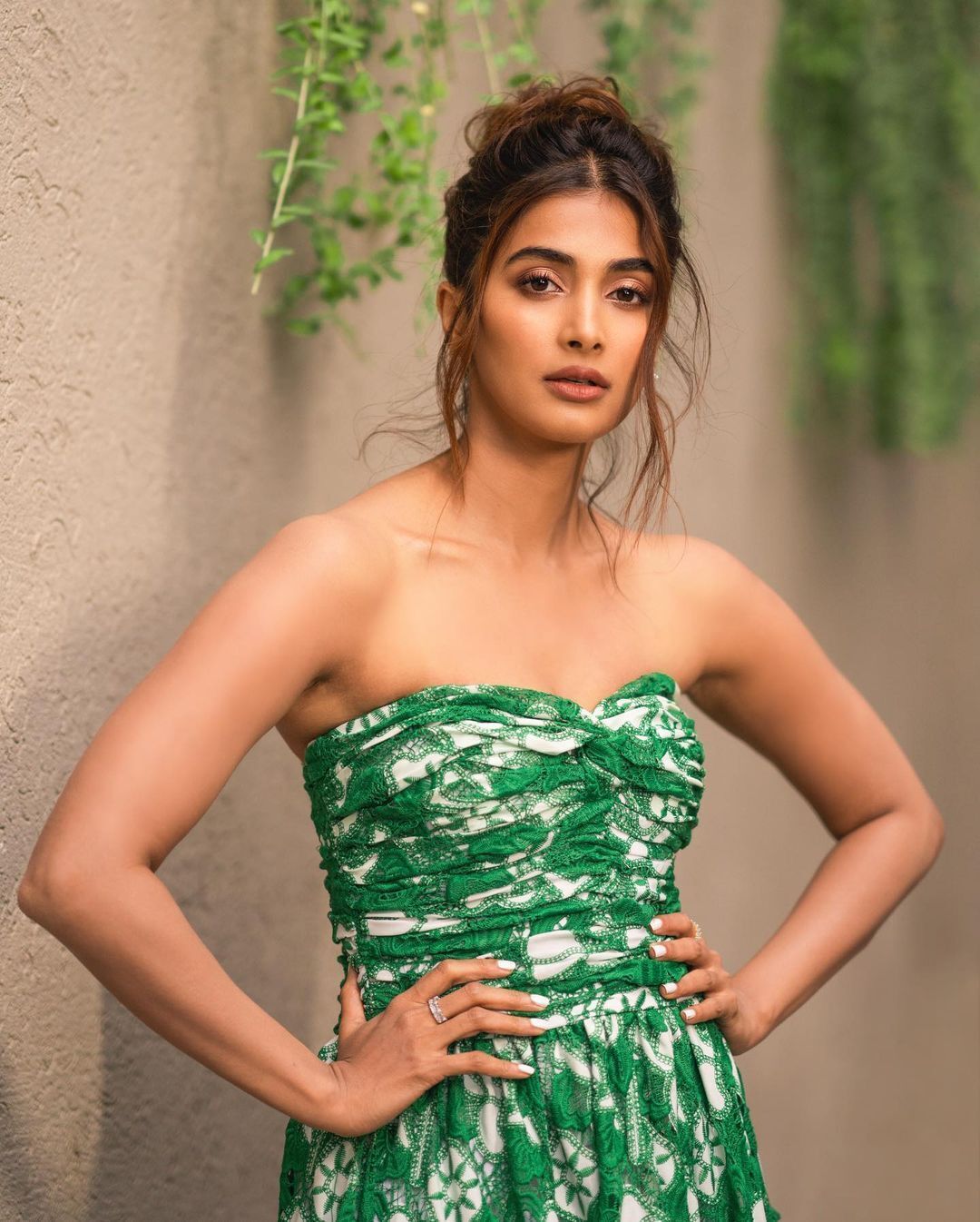 ಚಿನ್ನದ ಬಣ್ಣದ ಗೌನ್‌ನಲ್ಲಿ ಪೂಜಾ ಹೆಗ್ಡೆ ಚಿತ್ರಗಳು | Actress Pooja Hegde ...