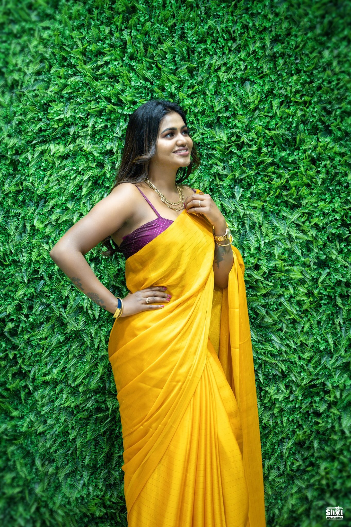ஜாக்கெட் போட மறந்துட்டீங்களா மேடம்?... ஷாலு ஷம்முவின் வேறலெவல் போட்டோஸ் ...