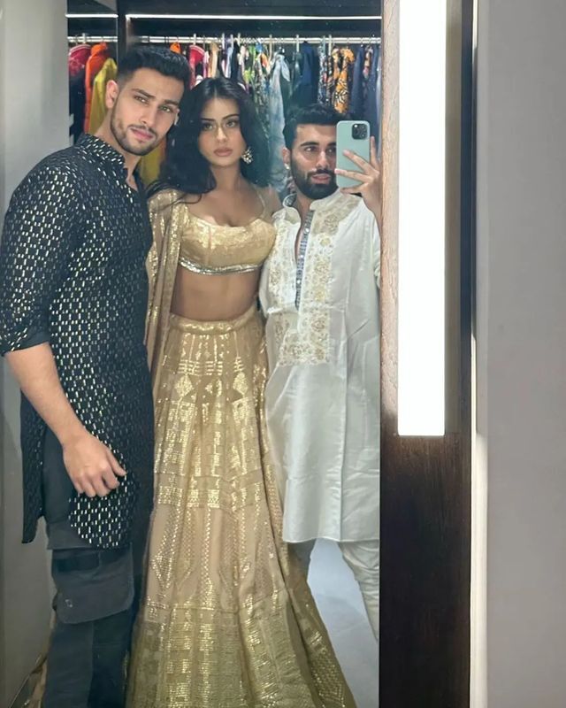 Ajay Devgn-Kajol's Daughter Nysa Devgan looks 'bold in gold' while ...