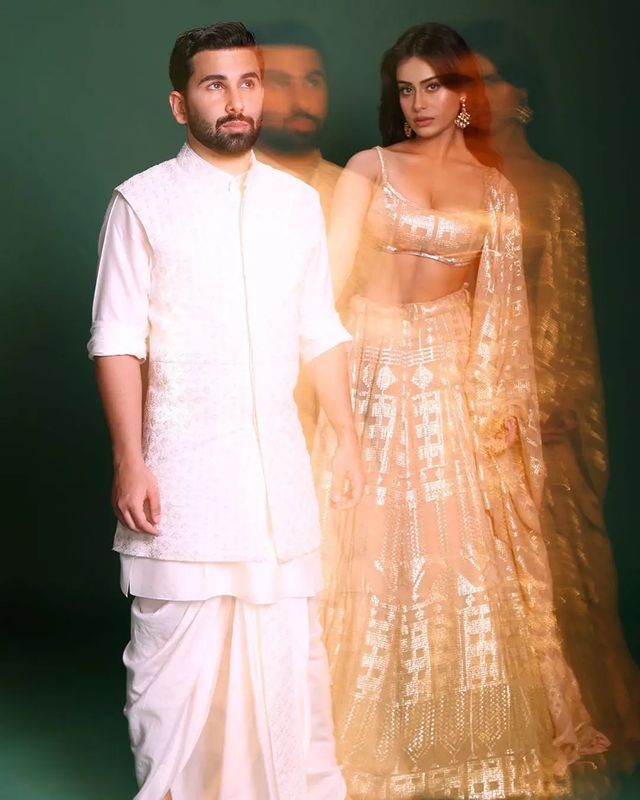 Ajay Devgn-Kajol's Daughter Nysa Devgan looks 'bold in gold' while ...