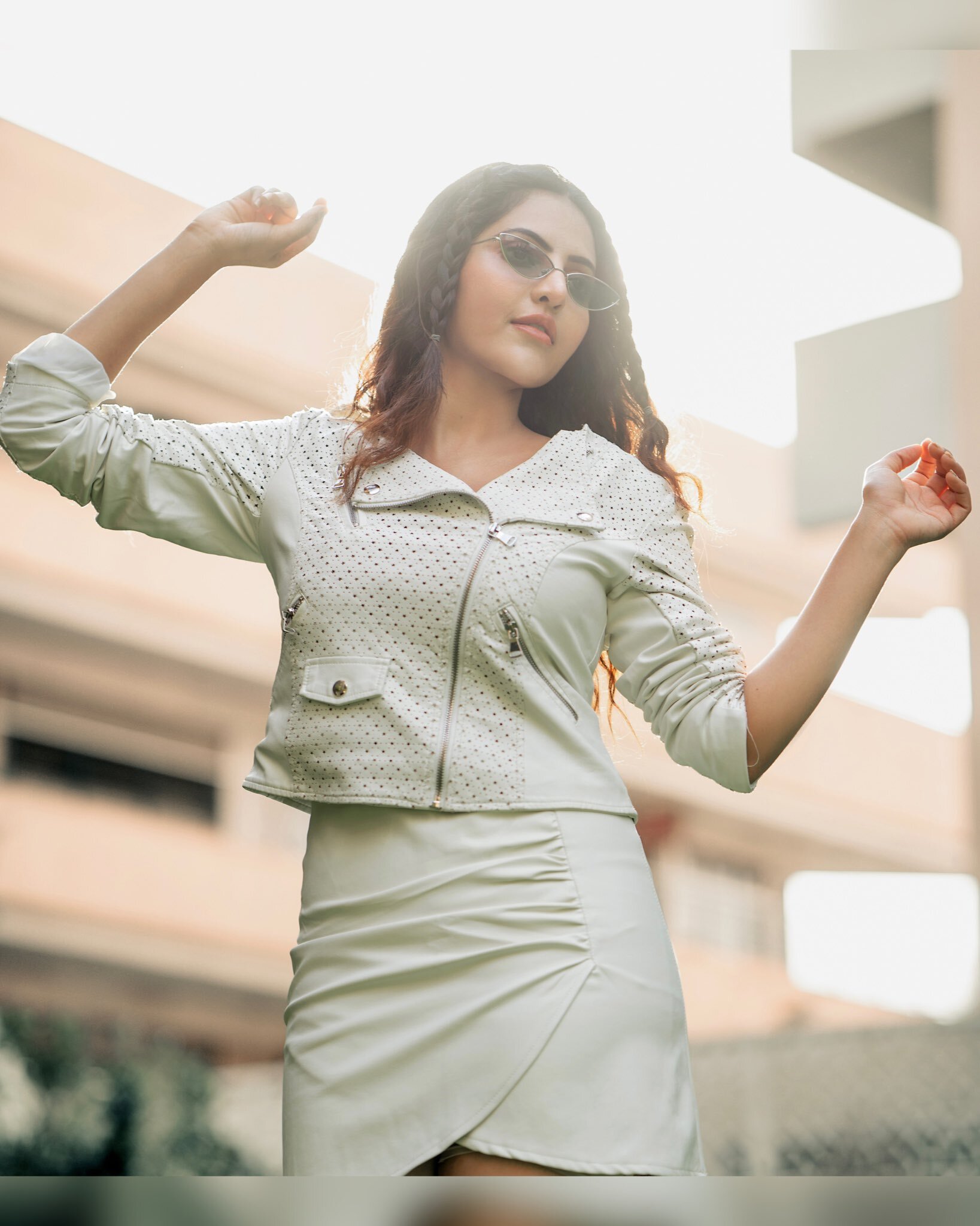 இருக்க இருக்க ட்ரஸ் சைஸ் குறைஞ்சுக்கிட்டே போகுதே.. அதுல்யாவிடம் ரசிகர்கள் கேள்வி! | Athulya Ravi ...