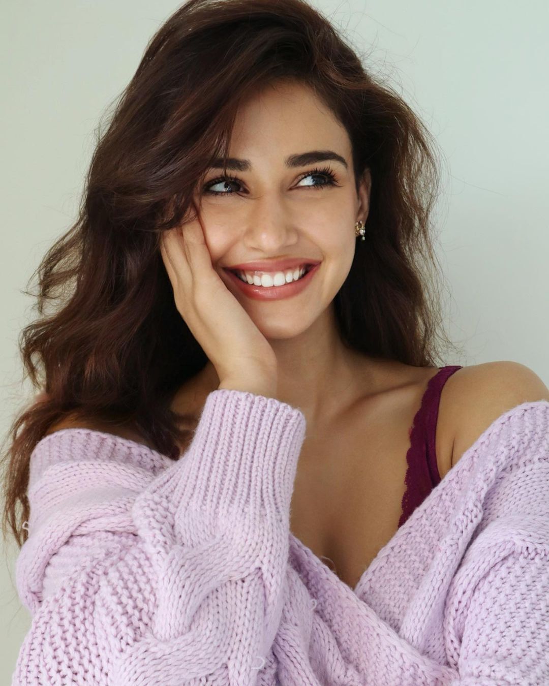 Disha Patani: హద్దు దాటిన దిశా పటానీ హాట్ షో.. బ్రాలో బెడ్ పై దిగిన ...