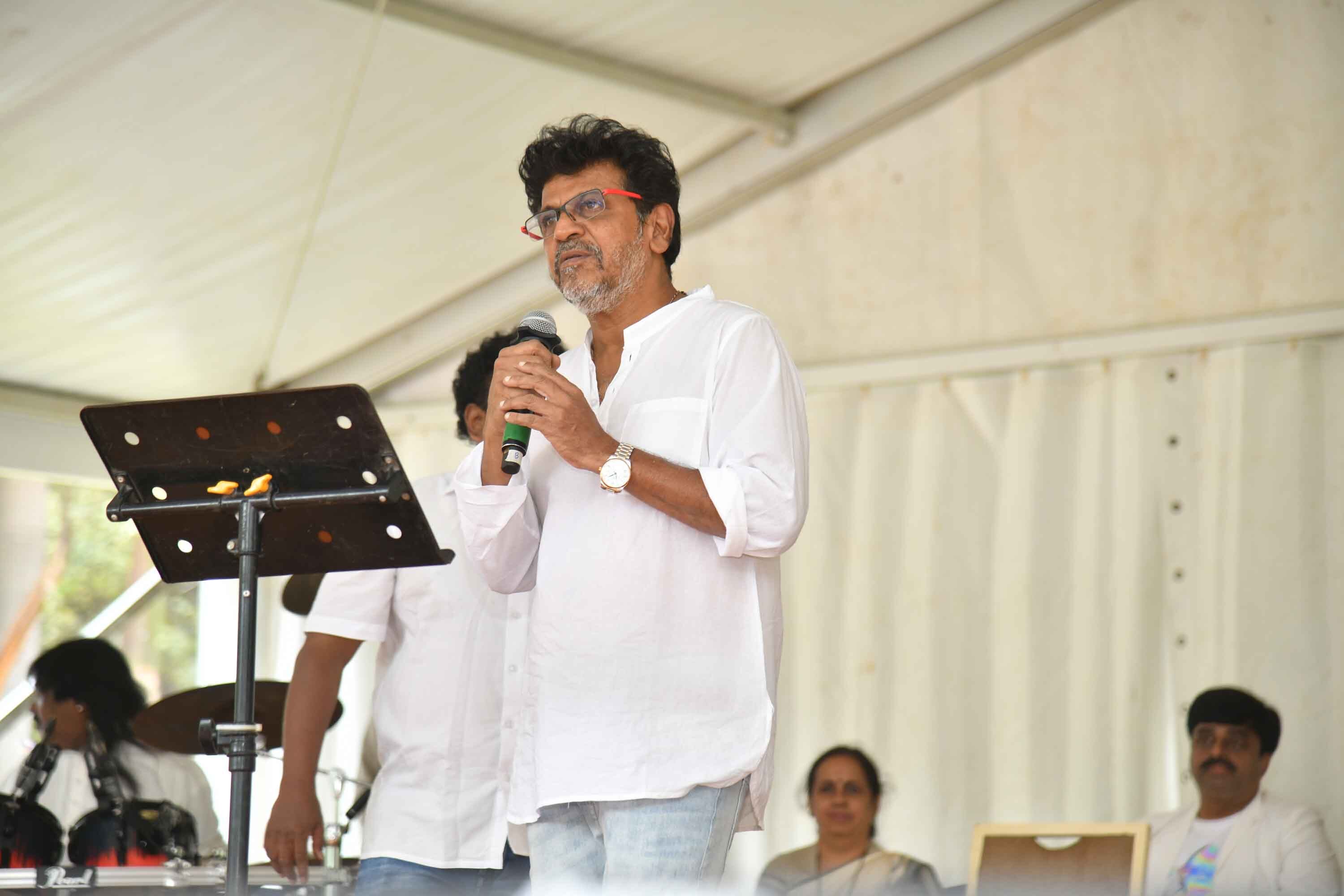 Fans and Celebs pay tribute to Puneeth Rajkumar on his First Death ...