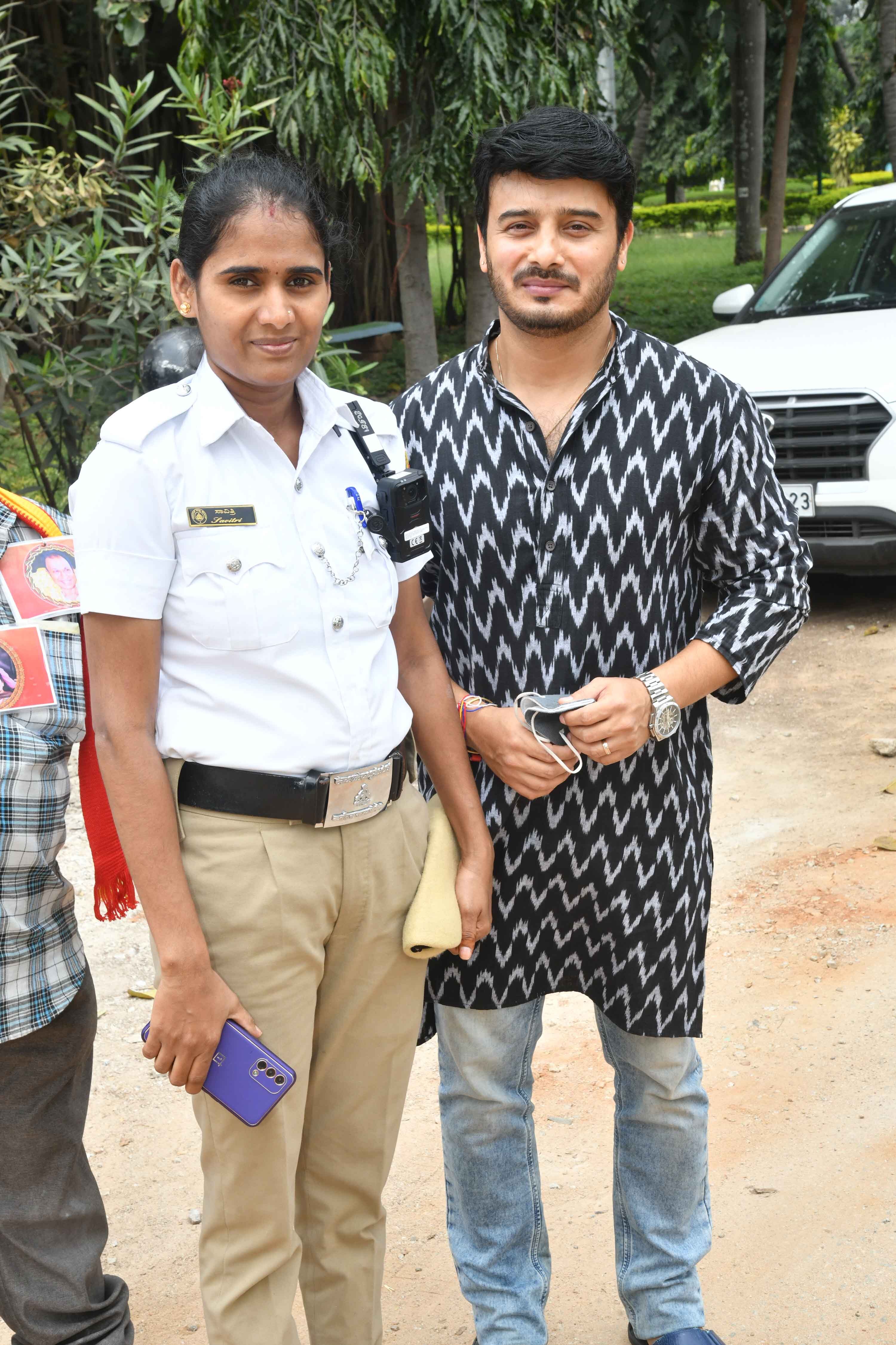 Fans and Celebs pay tribute to Puneeth Rajkumar on his First Death ...