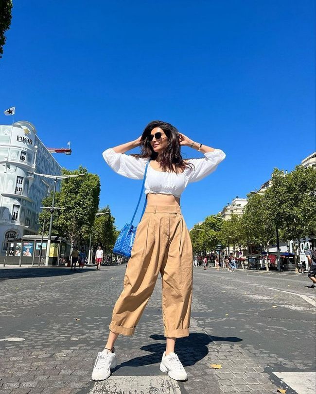 Karishma Tanna exudes prettiness in latest pictures - Filmibeat